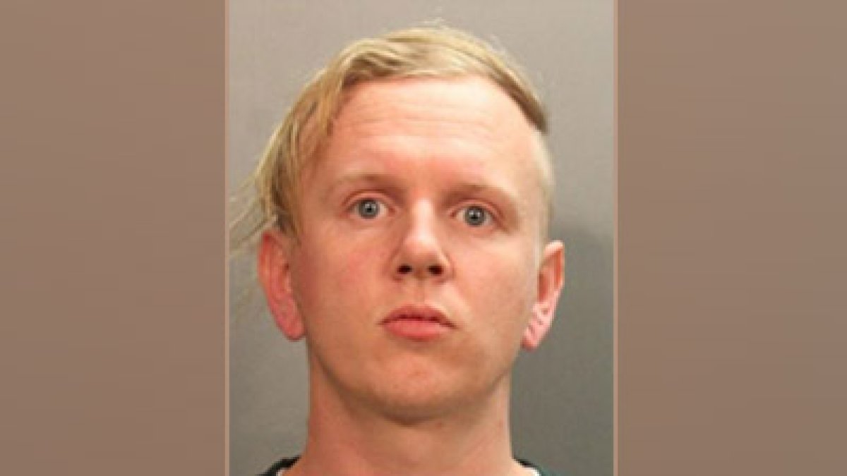 Acusan a hombre de Florida de embestir registro de votantes del Partido ...