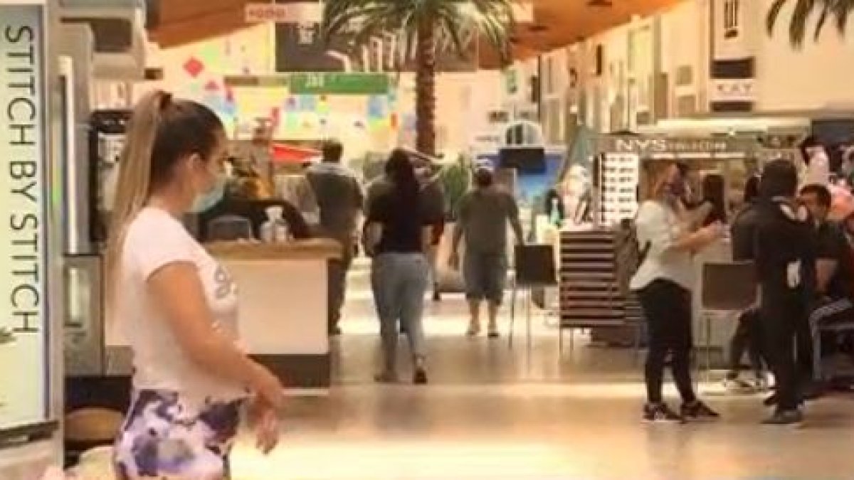 Reabre el Westland Mall de Hialeah – Telemundo Miami (51)