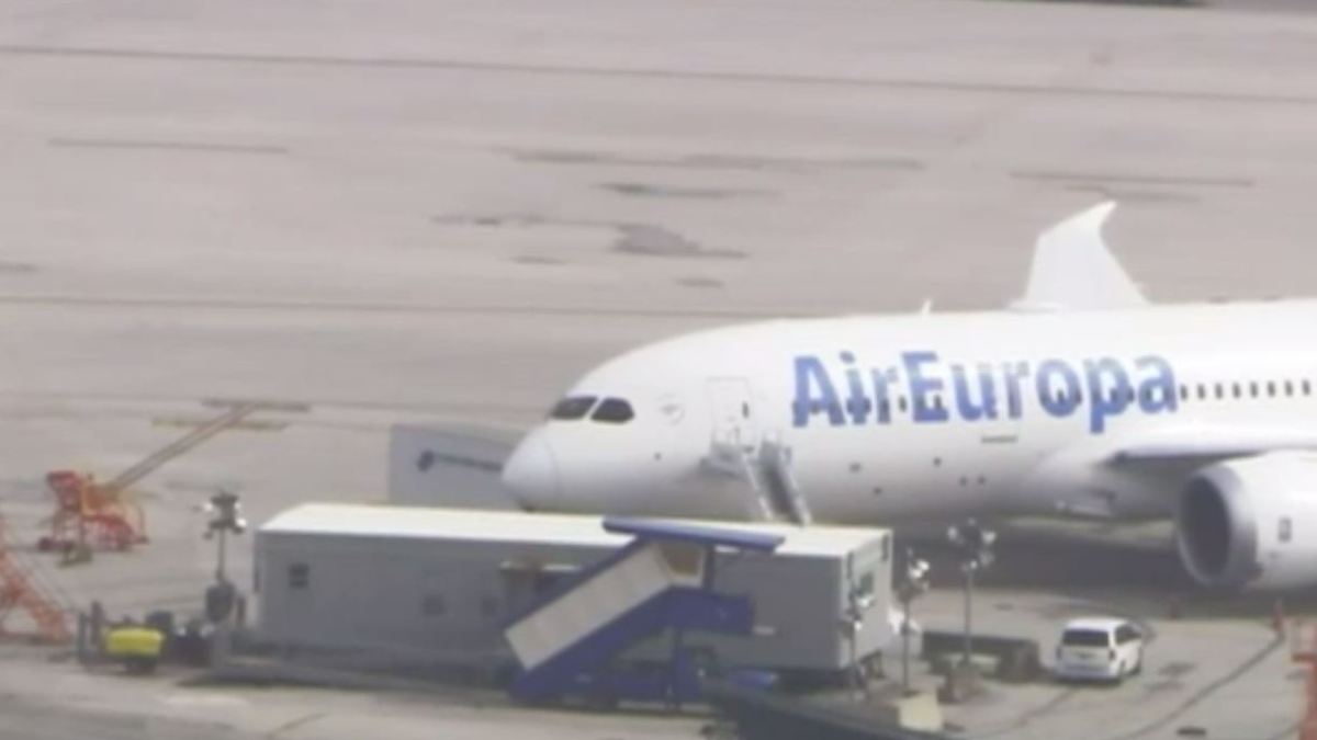 Tormenta obliga a avión a regresar al MIA – Telemundo Miami (51)