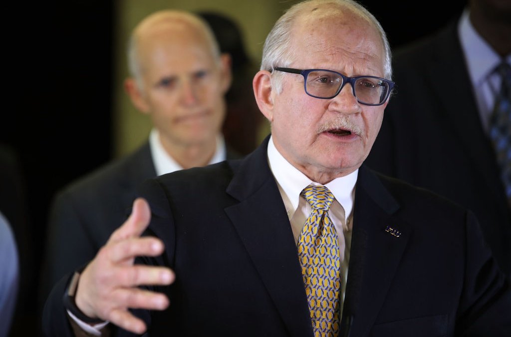 Renuncia Mark B. Rosenberg como presidente de FIU – Telemundo Miami (51)