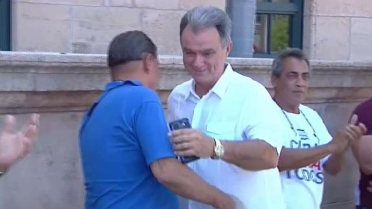 Activista cubano Ramón Saúl Sánchez enfrenta posible deportación ...