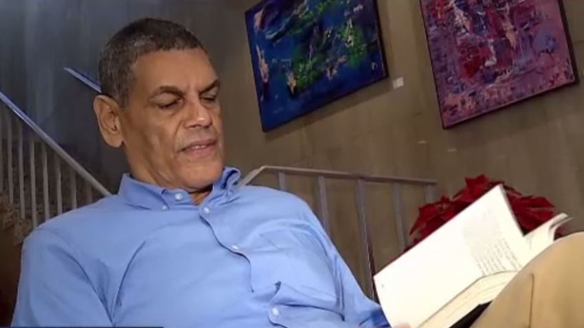 Raymond Dalmau presenta su biografía – Telemundo Miami (51)