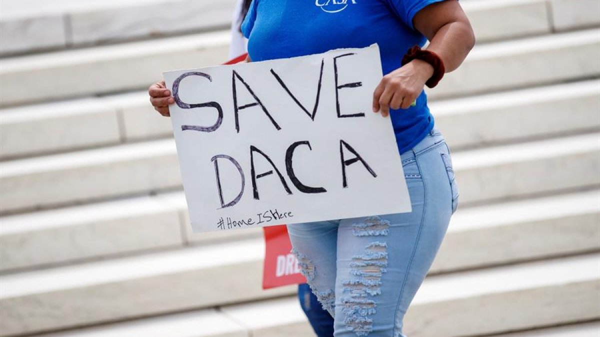 Nuevos solicitantes de DACA afectados por últimas directrices de USCIS ...