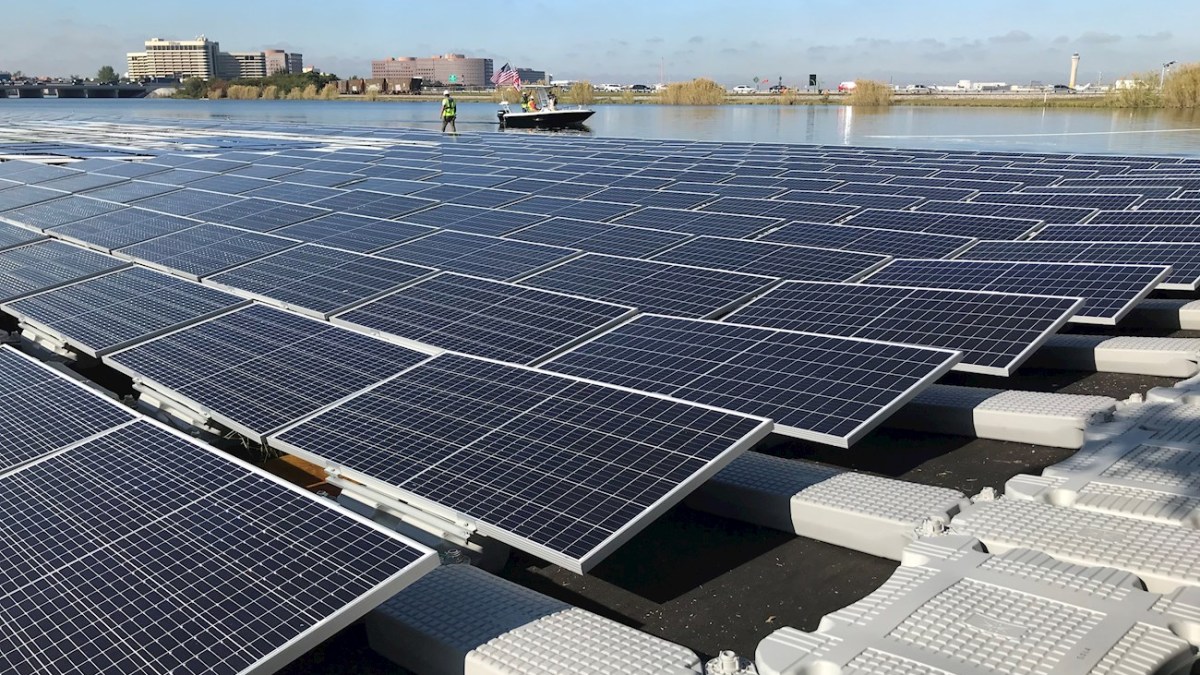 Gigantesca plataforma flotante de energía solar es instalada en Miami ...
