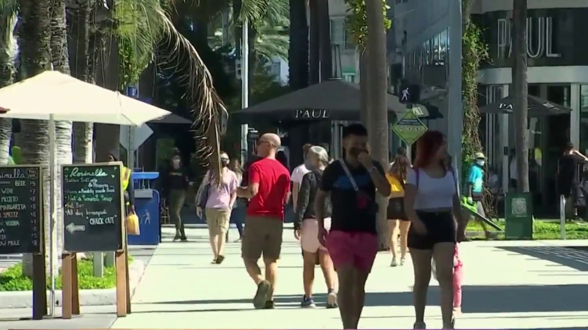 Un Día de Acción de Gracias atípico en Miami Beach – Telemundo Miami (51)