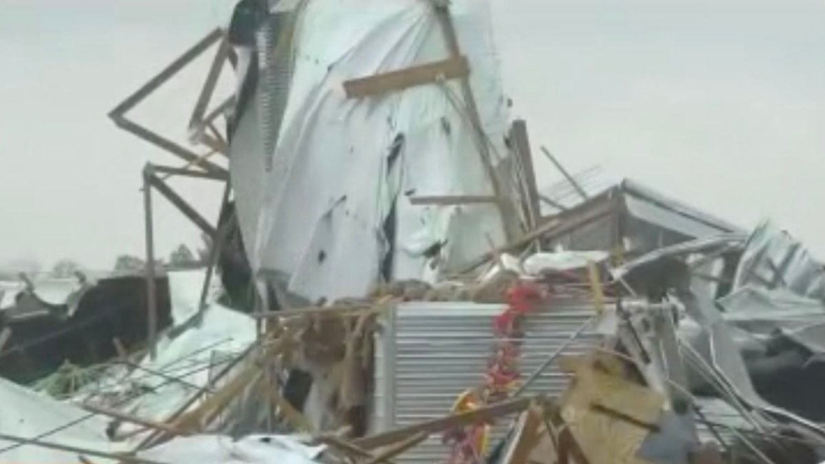 Tornados azotan el sur de Estados Unidos – Telemundo Miami (51)