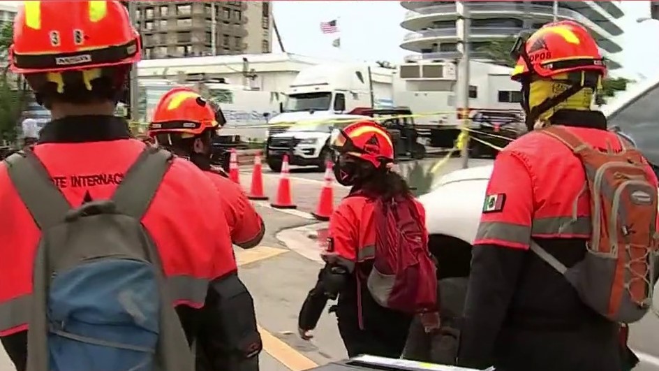 Dos grupos de los “topos de México” a la espera de participar en labores de rescate – Telemundo ...