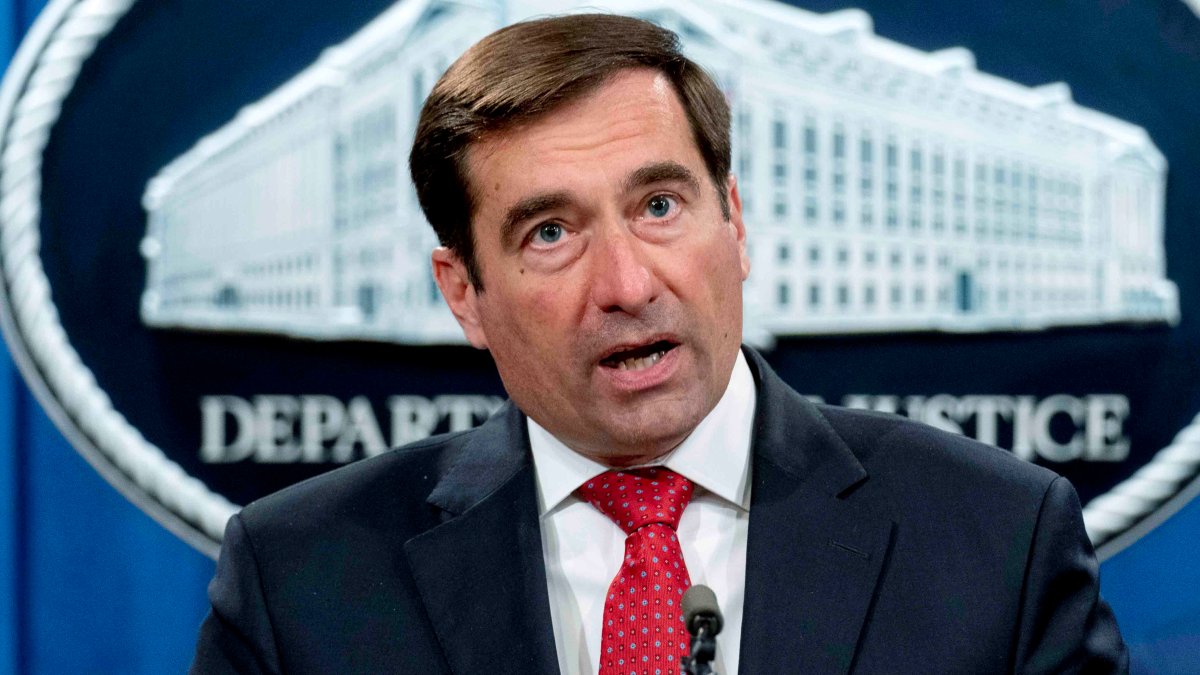 Renuncia John Demers tras supuesta investigación secreta de Trump ...