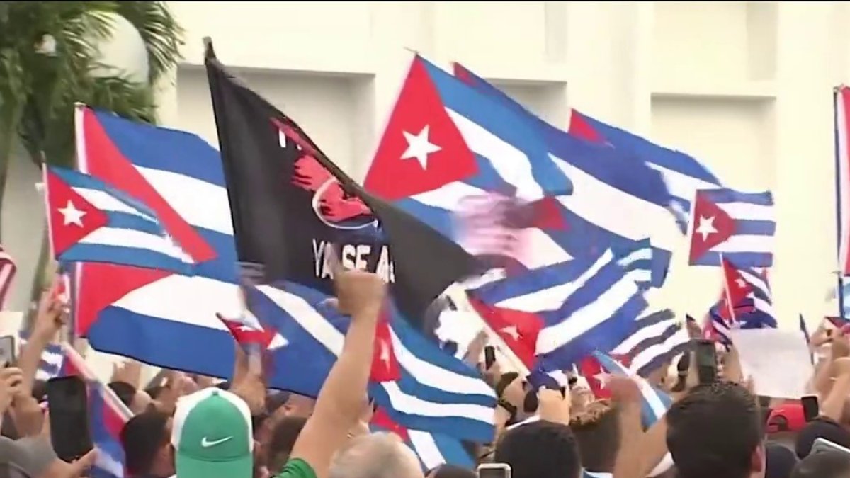 Realizan manifestaciones por la libertad de Cuba – Telemundo Miami (51)