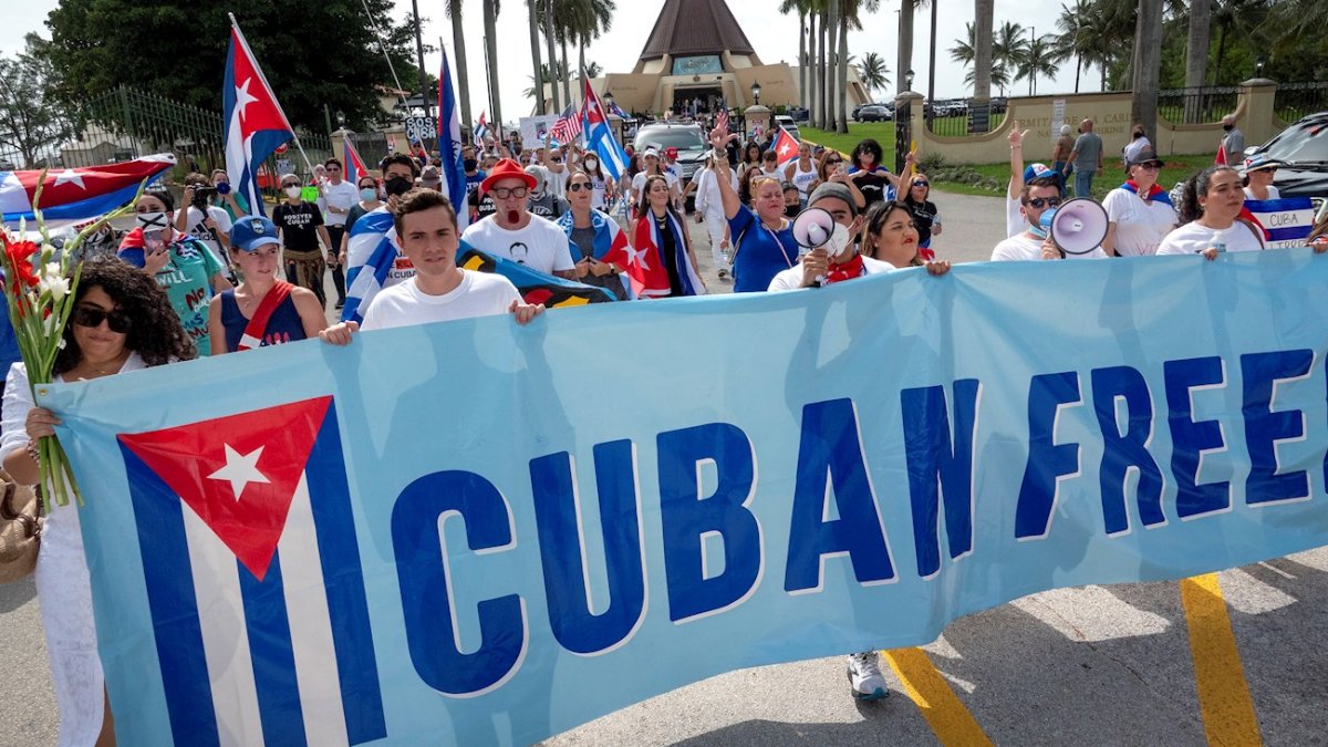 Cubanos en Miami marchan por la libertad de Cuba – Telemundo Miami (51)