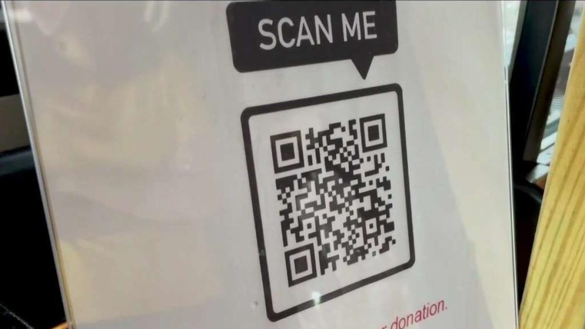 Códigos QR fraudulentos amenazan la aeguridad de conductores al pagar ...