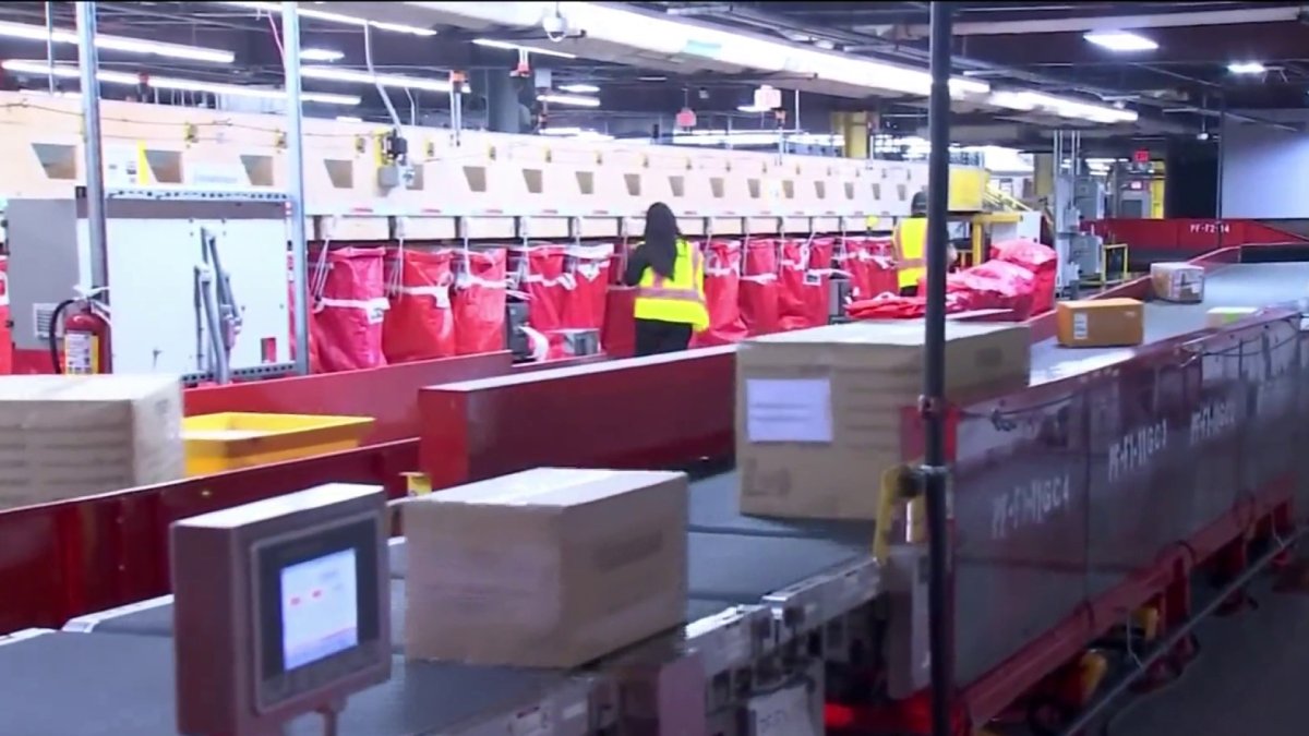 Servicio de envíos DHL amplía su centro de operaciones en Miami ...