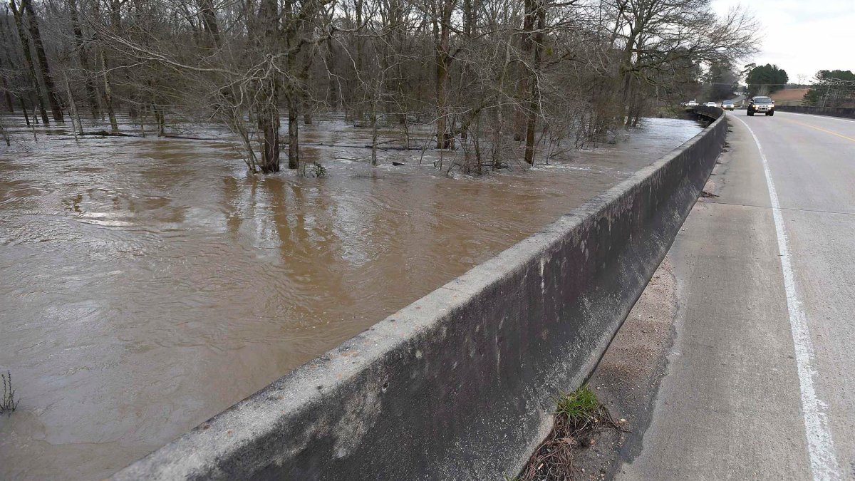 Inundaciones causan estragos en Mississippi; más de 150,000 sin agua ...