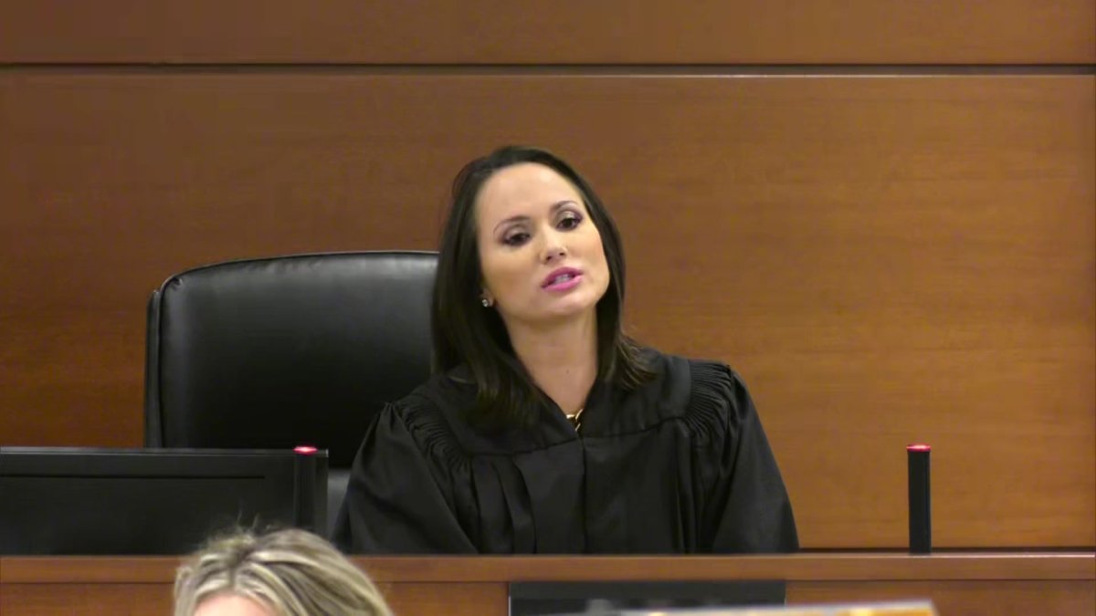 Jueza enfurece en juicio contra autor masacre de Parkland – Telemundo ...