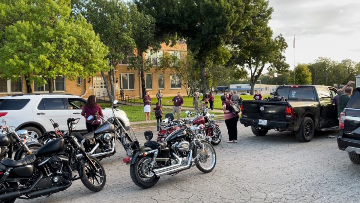 Comienzan las clases en Uvalde tras la masacre en la Escuela Primaria Robb – Telemundo Miami (51)