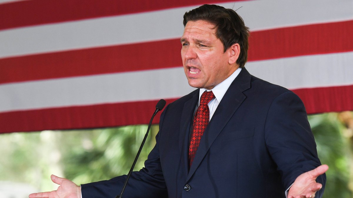 El gobernador Ron DeSantis mira hacia el Medio Oeste en busca de sus ...