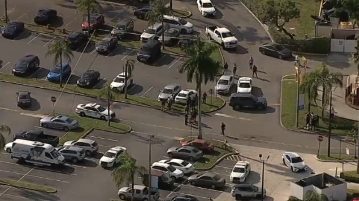 Un Oficial De La Policía De Miami Dade Se Encuentra Hospitalizado Tras