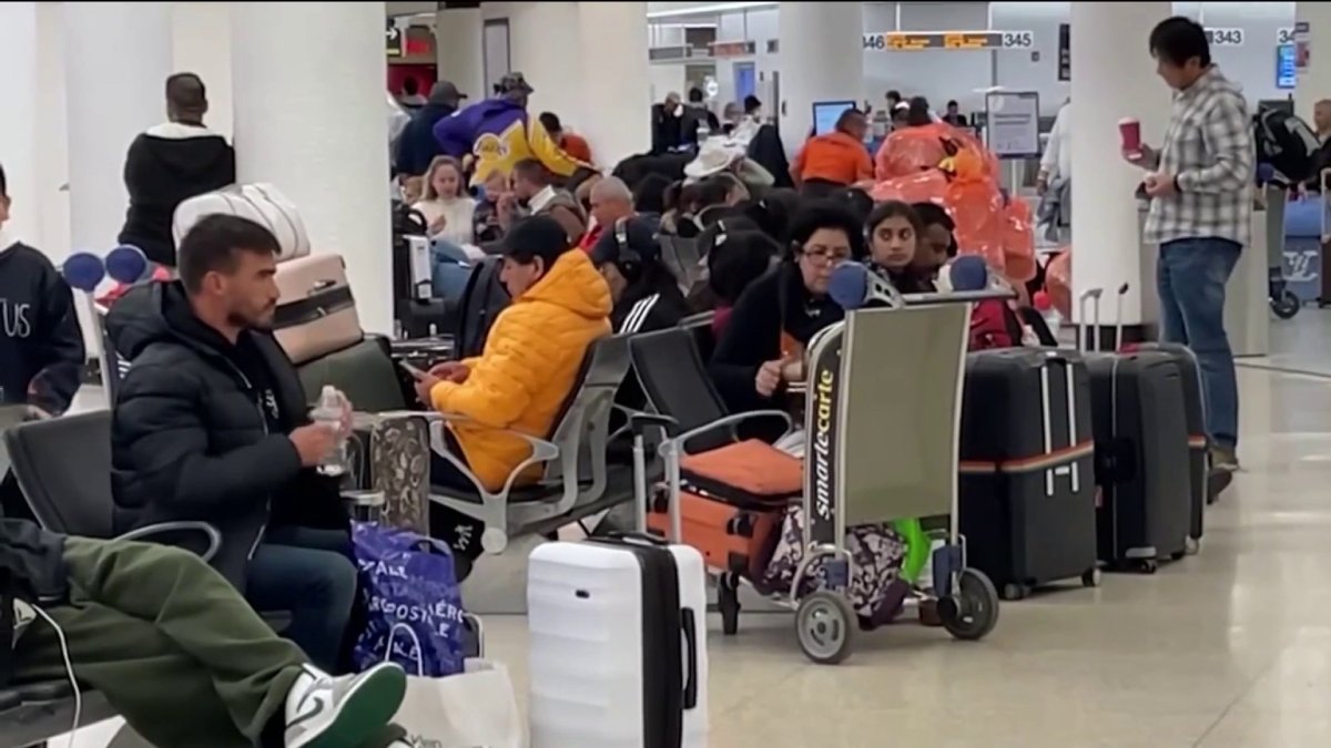 Continúan Las Cancelaciones Y Retrasos De Vuelos En Aeropuertos De Todo