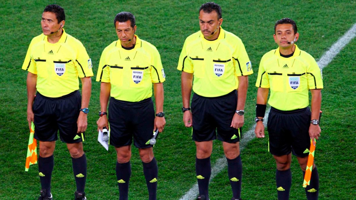 La larga tradición de árbitros mexicanos en grandes partidos de la Copa ...