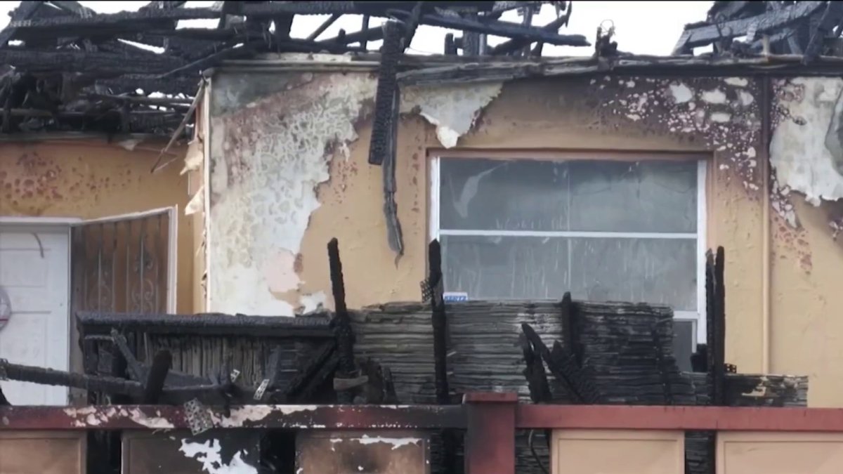 Incendio provoca derrumbe parcial de techo en edificio de apartamentos ...