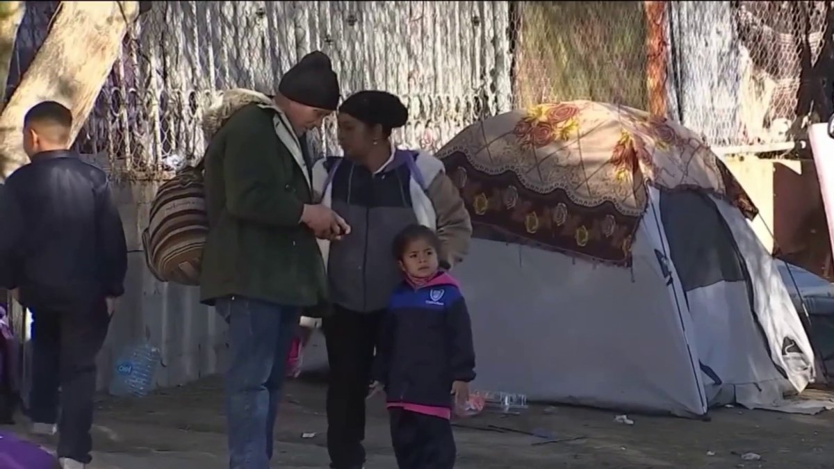 Reto para migrantes tras ser expulsados de EEUU – Telemundo Miami (51)