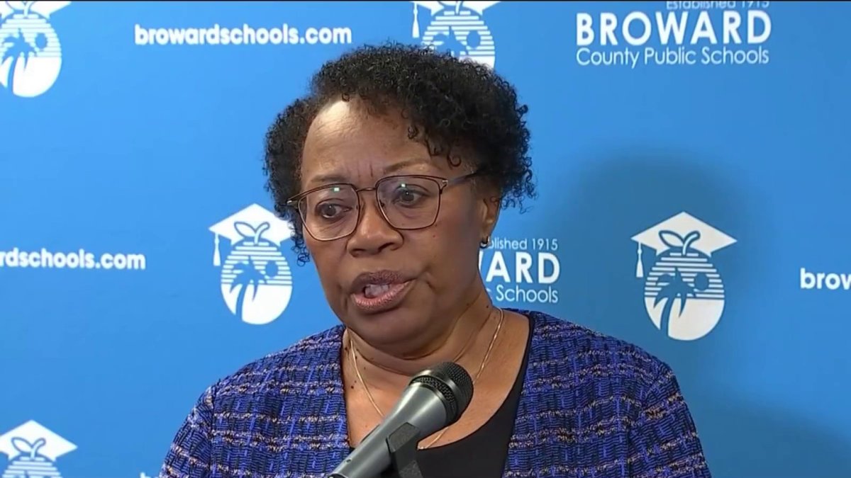 Junta escolar aprueba contrato de nueva superintendente de Broward ...