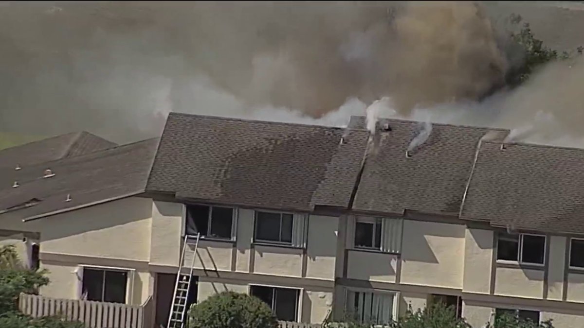 Residentes evacuados tras incendio en casa provocado por explosiones ...