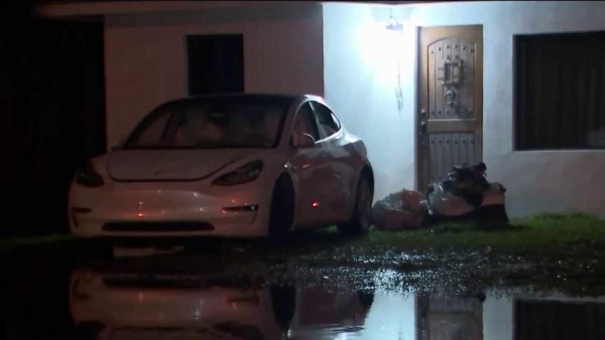 Recovery Efforts Continue After Fort Lauderdale Floods Recovery Efforts Continue After Fort Lauderdale Floods