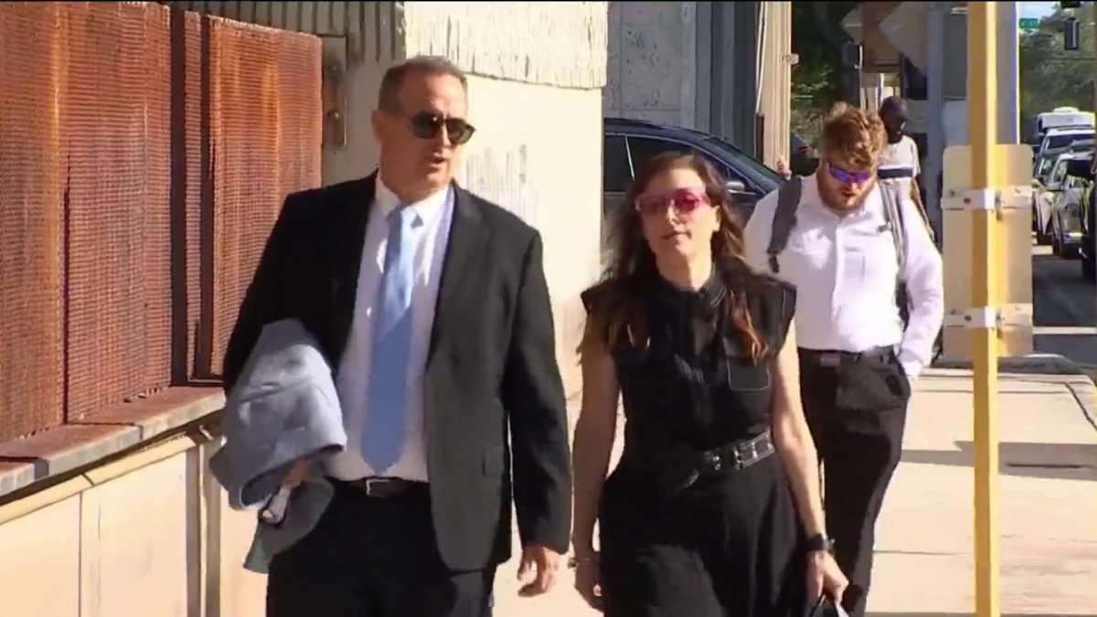 Testifica en corte uno de los demandantes contra el Comisionado de ...