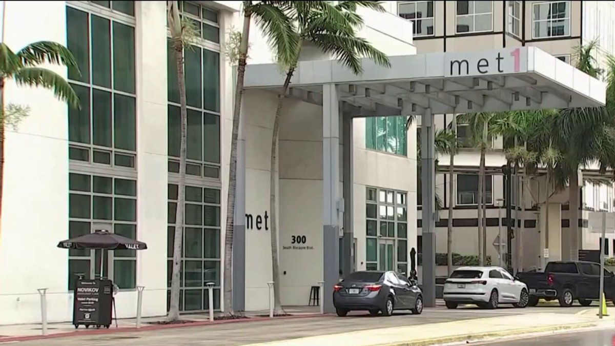 Residentes molestos con problemas en su edificio – Telemundo Miami (51)