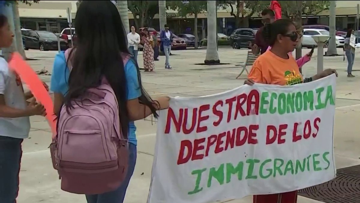 Miles protestan en Homestead contra ley migratoria de Florida ...