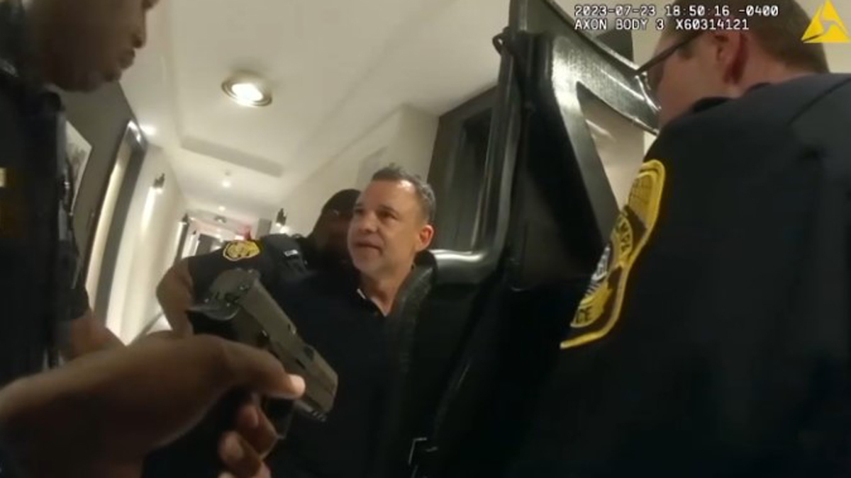 Esposa de director de policía de Miami-Dade le jaló el brazo salvando ...