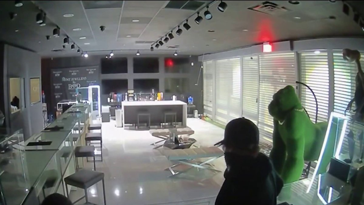 Roban medio millón en joyas de una tienda de Hollywood – Telemundo ...