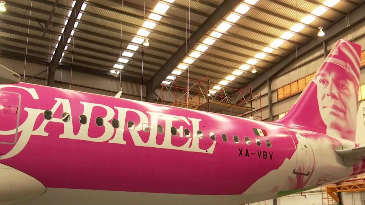 Video: el avión de Juan Gabriel para promocionar su nuevo disco ...