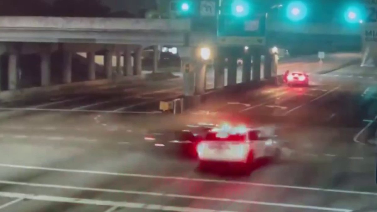 Divulgan video de brutal choque contra una patrulla en Miami Gardens ... Divulgan video de brutal choque contra una patrulla en Miami Gardens ...