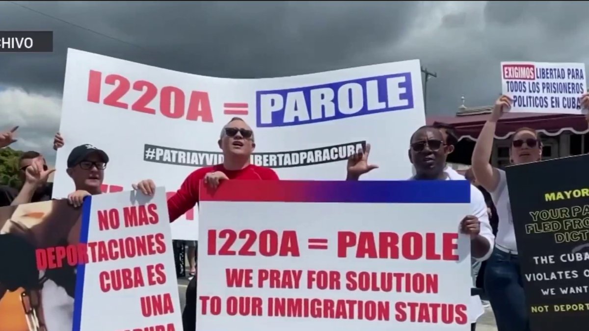 Cubanos con I-220A protestarán en la capital de EEUU – Telemundo Miami (51)