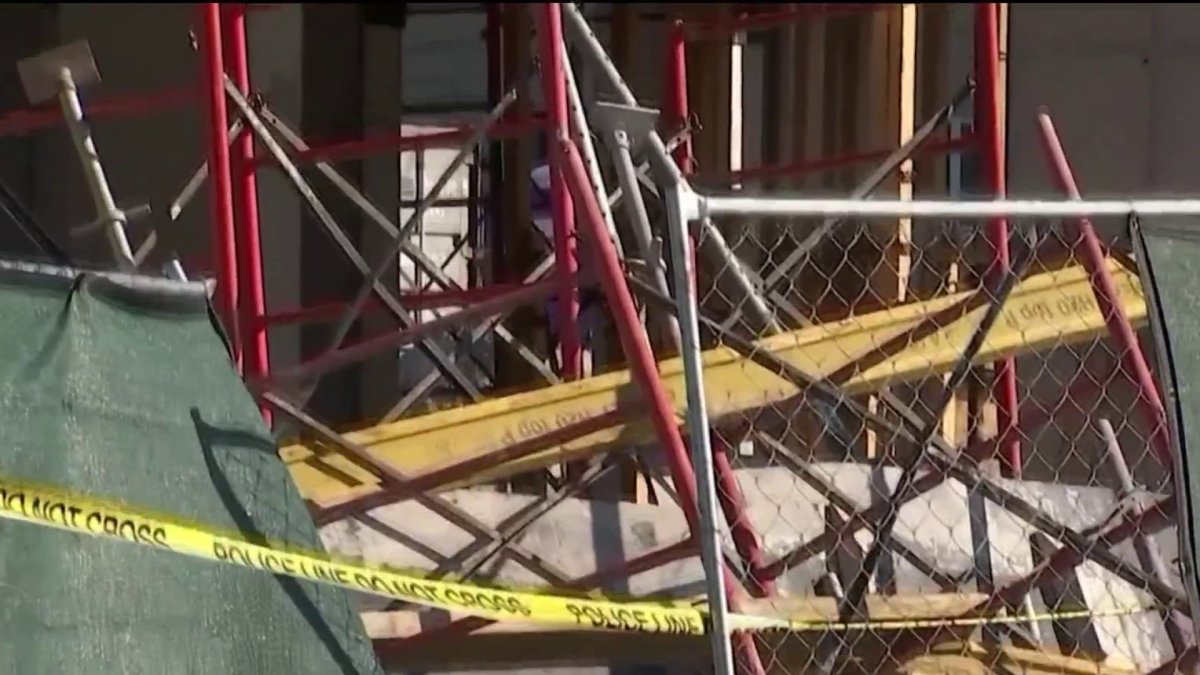 Tragedia en Fort Lauderdale: tres trabajadores heridos al caer de un andamio – Telemundo Miami (51)