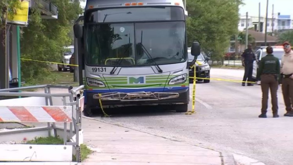 Tiroteo dentro de un bus público en Miami-Dade deja a un hombre muerto ...