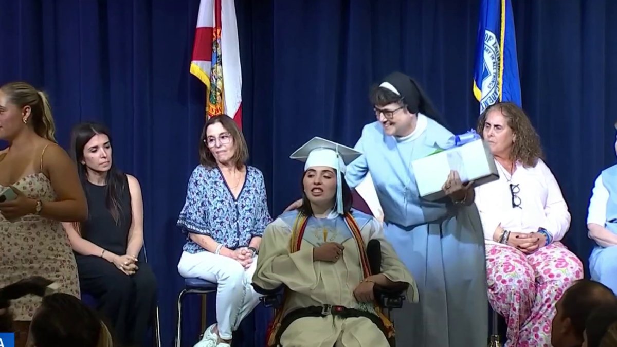 Ceremonia de graduación de joven que sufrió grave accidente de bote ...