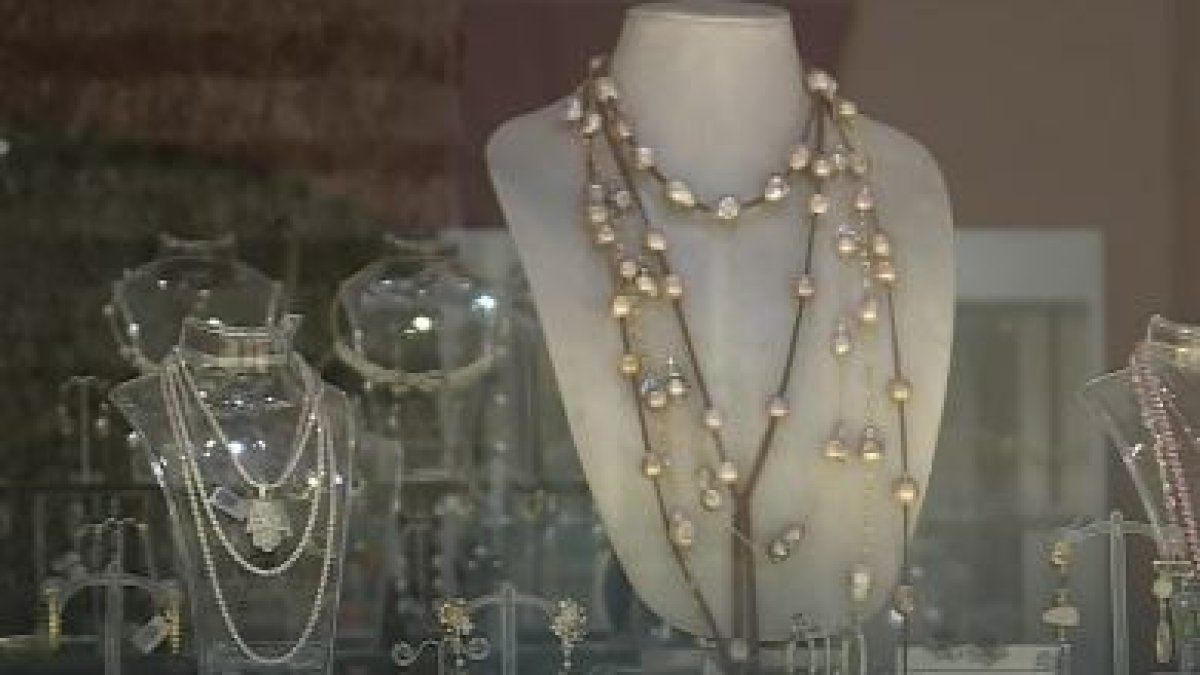 Propietario de boutique arrestado por supuesta venta de joyas ...