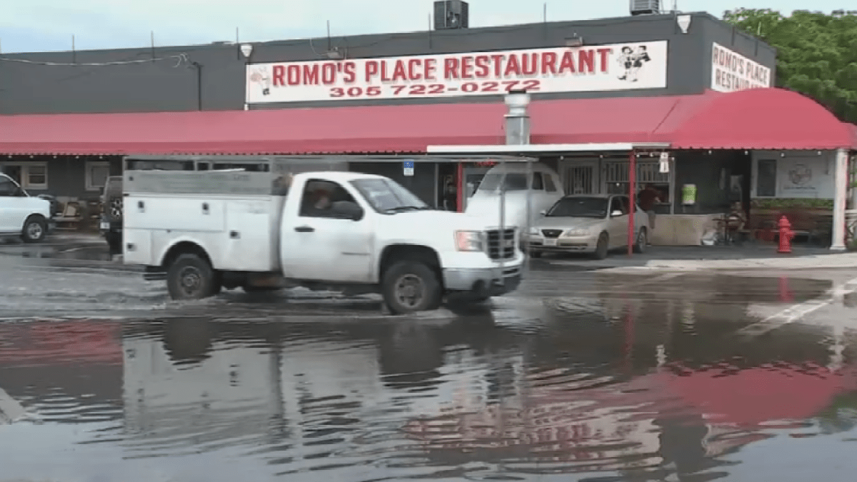 Negocios afectados por inundaciones en Opa-locka intentan recuperarse ...