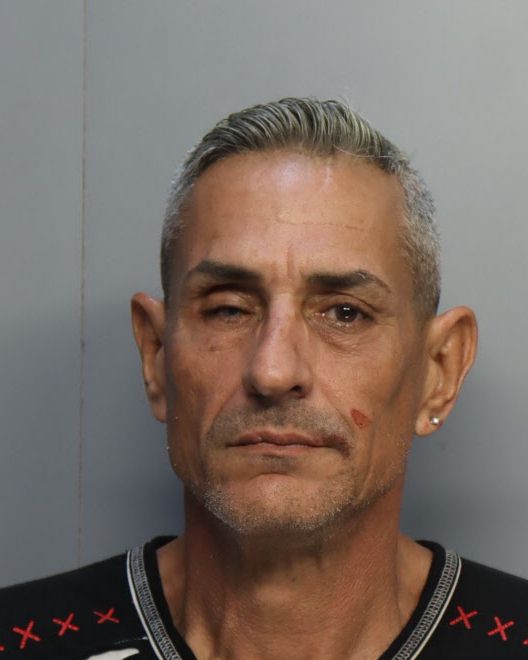 Arrestan a tres sospechosos de robo a mano armada – Telemundo Miami (51)
