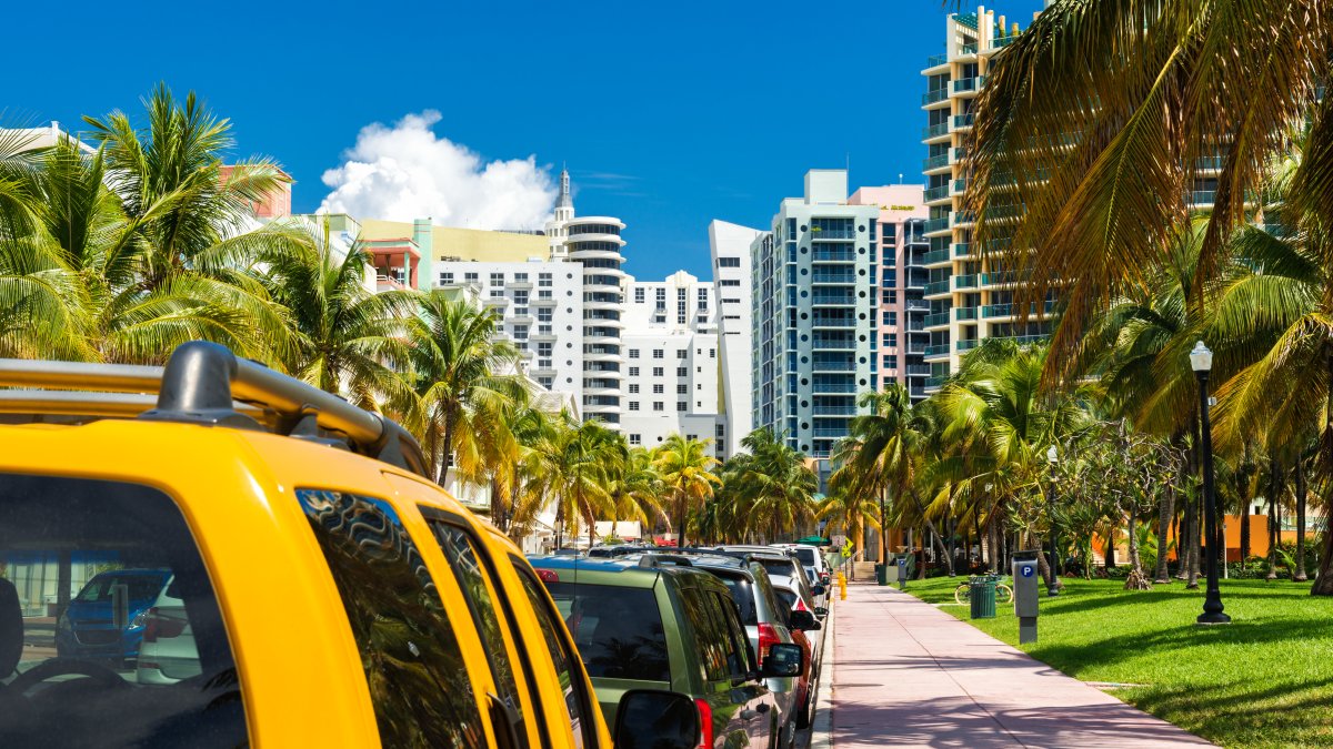 Fallo judicial obliga a reabrir Ocean Drive en Miami Beach al tráfico ...