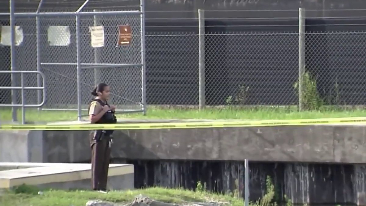 Encuentran Un Cadáver Flotando En Un Canal Del Suroeste De Miami Dade