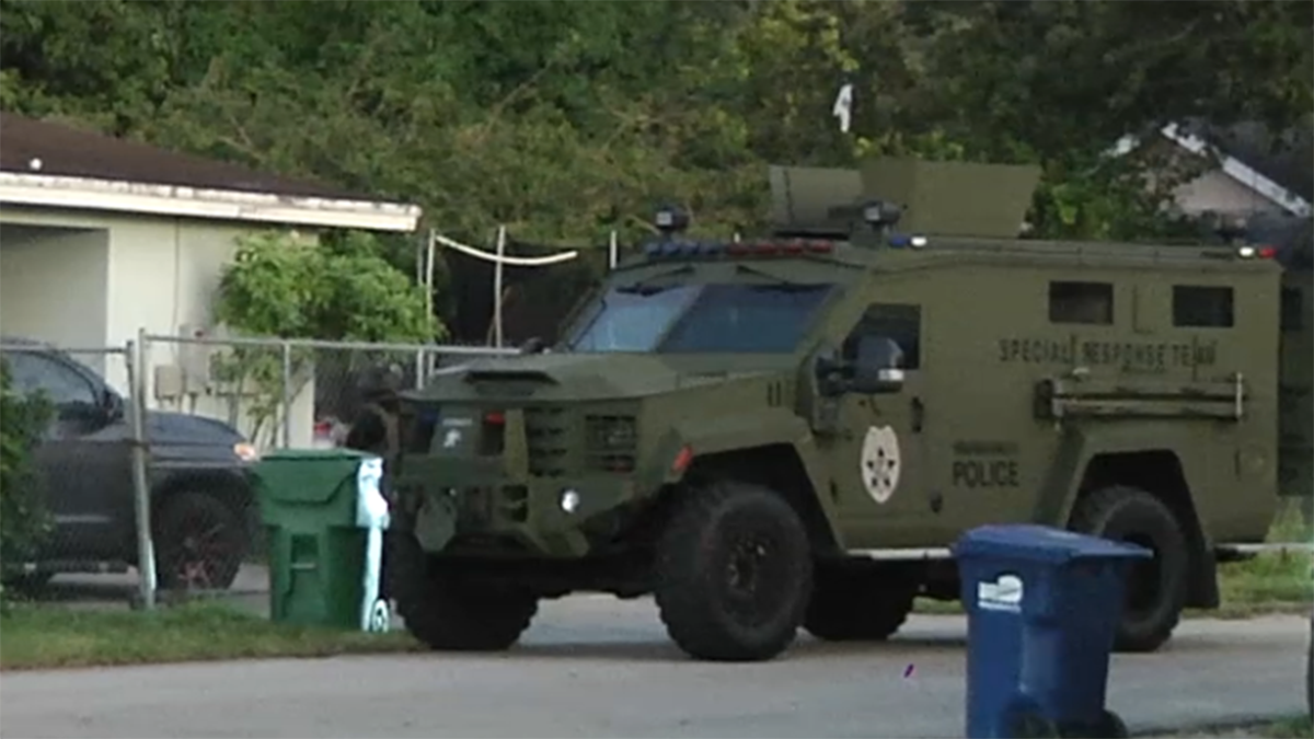 Un hombre bajo custodia tras operación policial con equipos SWAT en ...