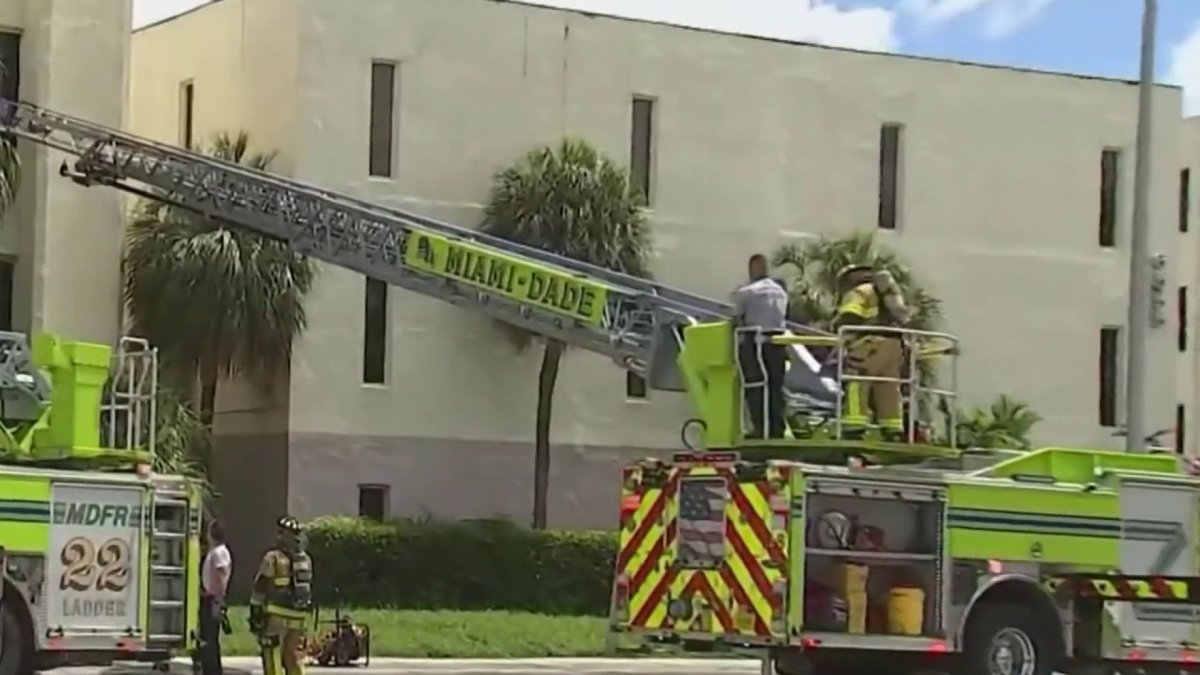 Arrestan a exbombero de Miami-Dade tras muerte de su hijo en un ...
