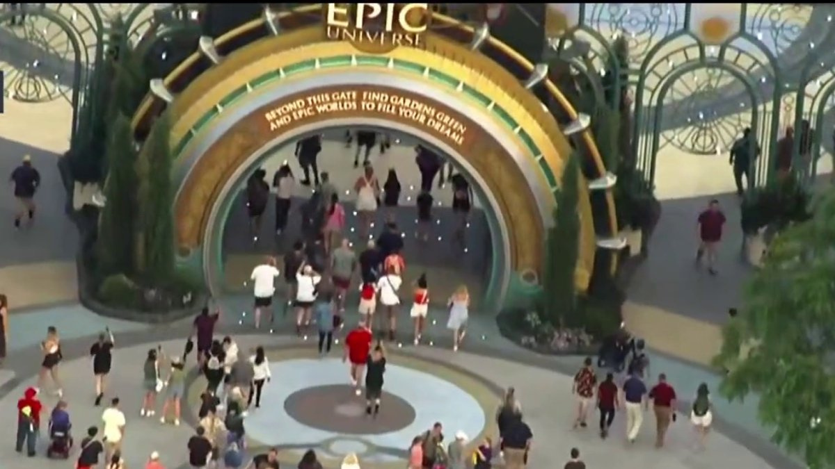 Así se ve la entrada de Epic Universe a minutos de su apertura ...