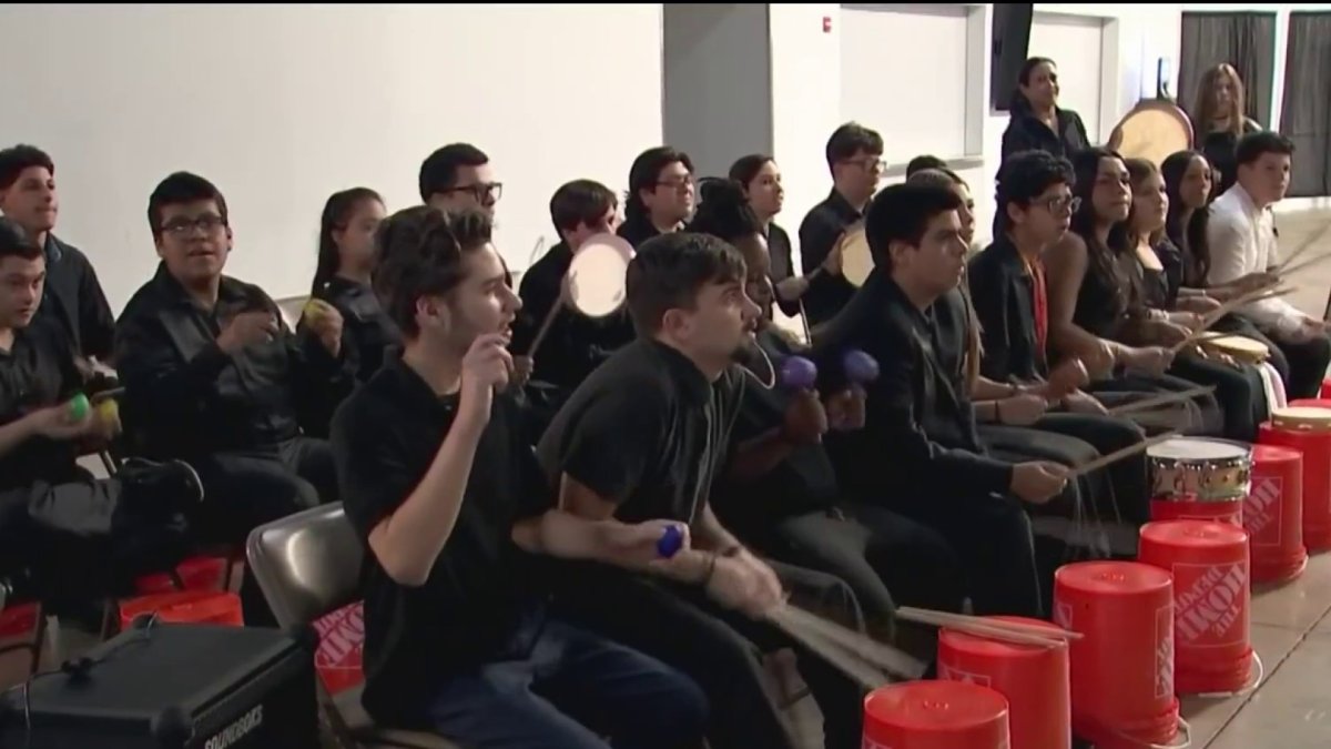 Autism Prom: Miami-Dade Students Celebrate Inclusion | Telemundo Miami ...