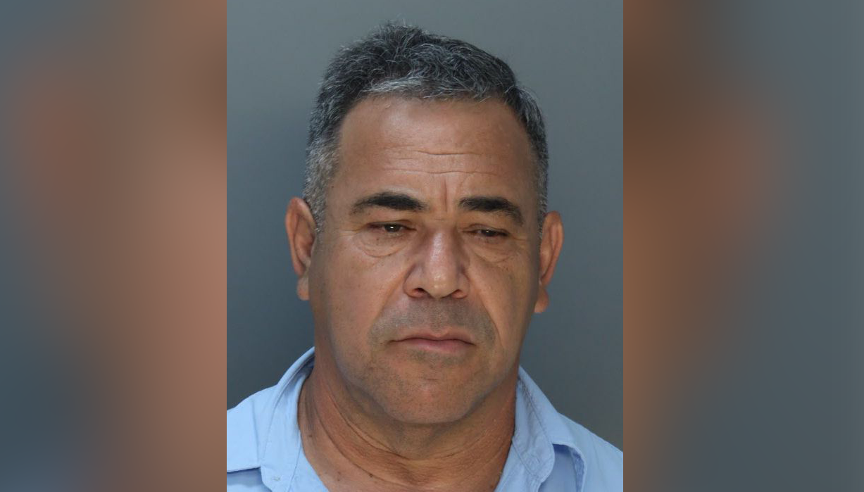 Arrestan al exjefe de la policía de Hialeah, Sergio Velázquez ...