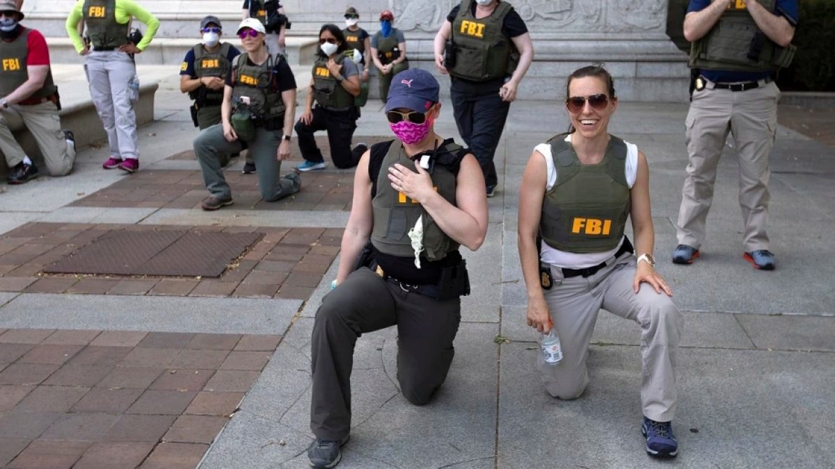 Despiden a 15 agentes del FBI por conducta durante protestas ...